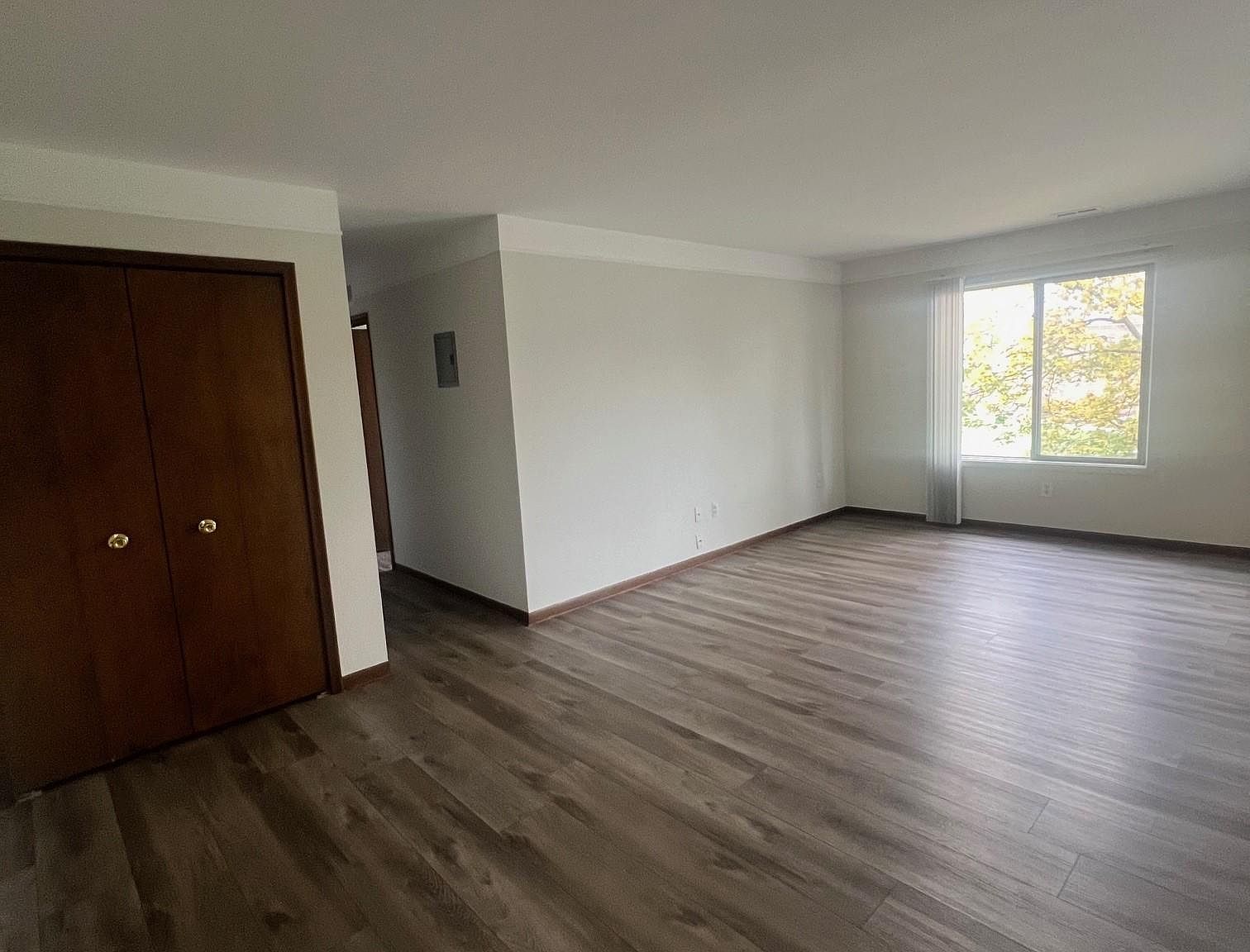 48567 Roma Valley Dr #E14, Utica, MI 48317 | Zillow