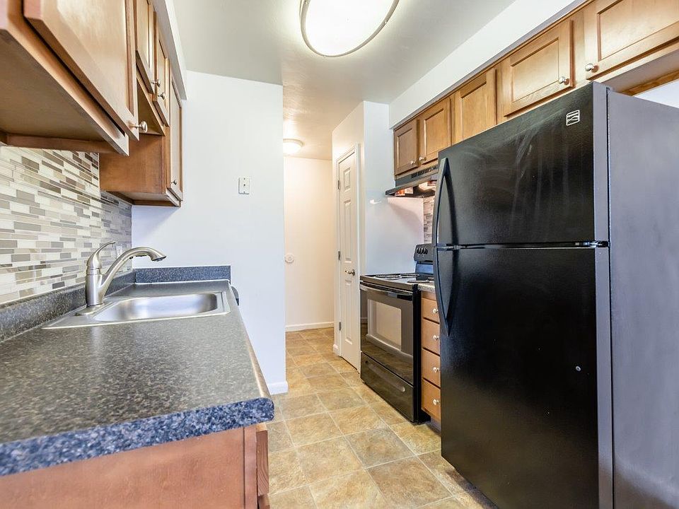 East Ridge Manor Apartment Homes - 2389 E Ridge Rd Rochester NY | Zillow