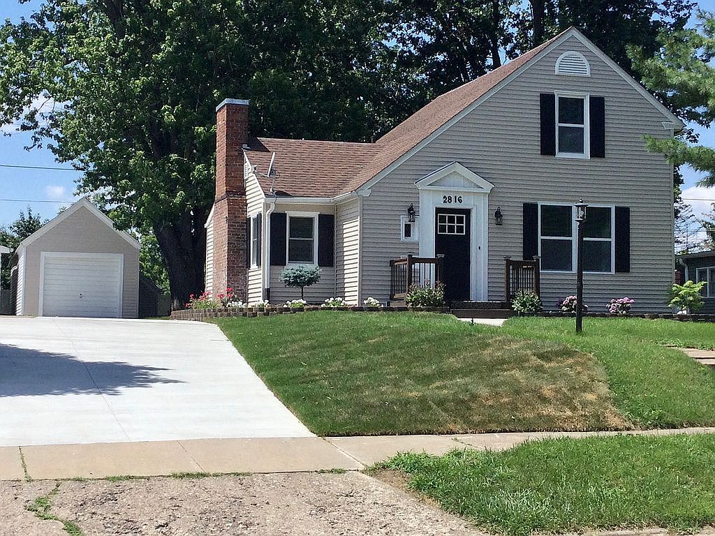 2816 Pershing Blvd, Clinton, IA 52732 | Zillow