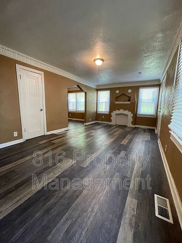 4241 Paseo Blvd #A, Kansas City, MO 64110 | Zillow