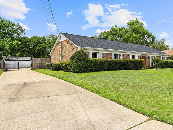 1901 Livingston St, Longview, TX 75601 | MLS #25007600 | Zillow
