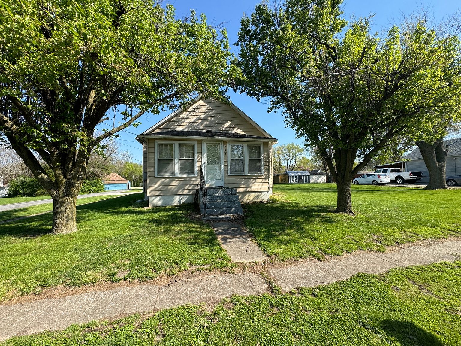 301 Berry St, Gillespie, IL 62033 | MLS #11272647 | Zillow
