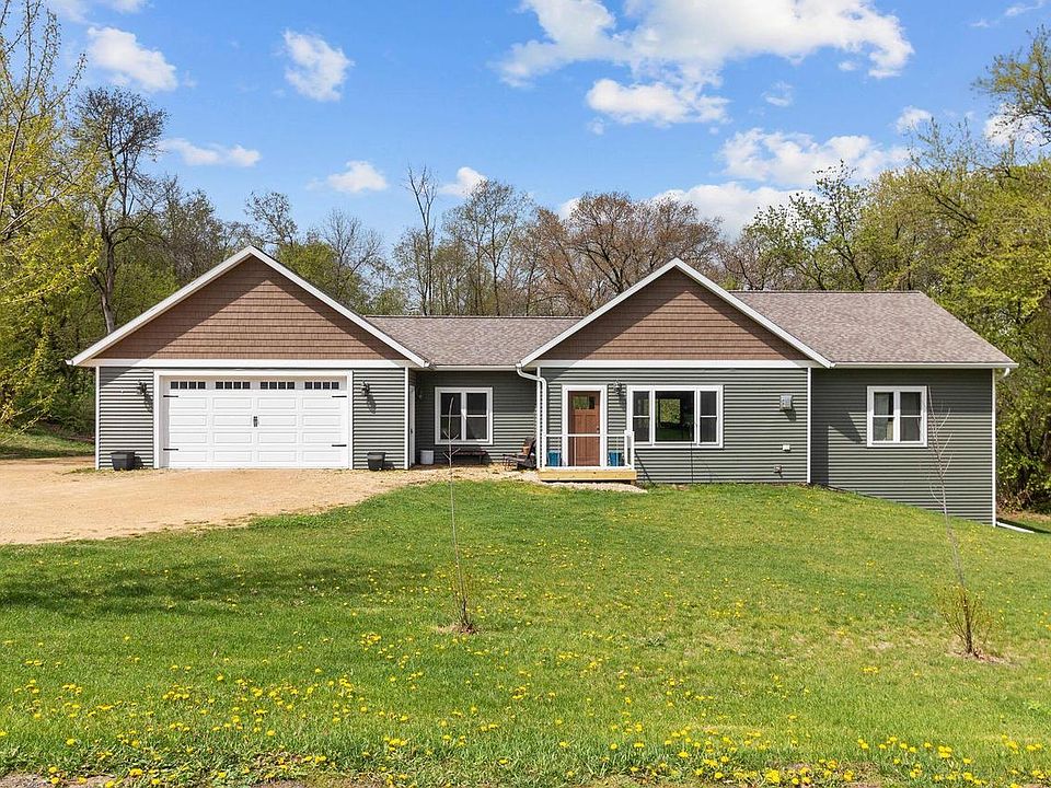 N3167 Oak ROAD, Markesan, WI 53946 | Zillow