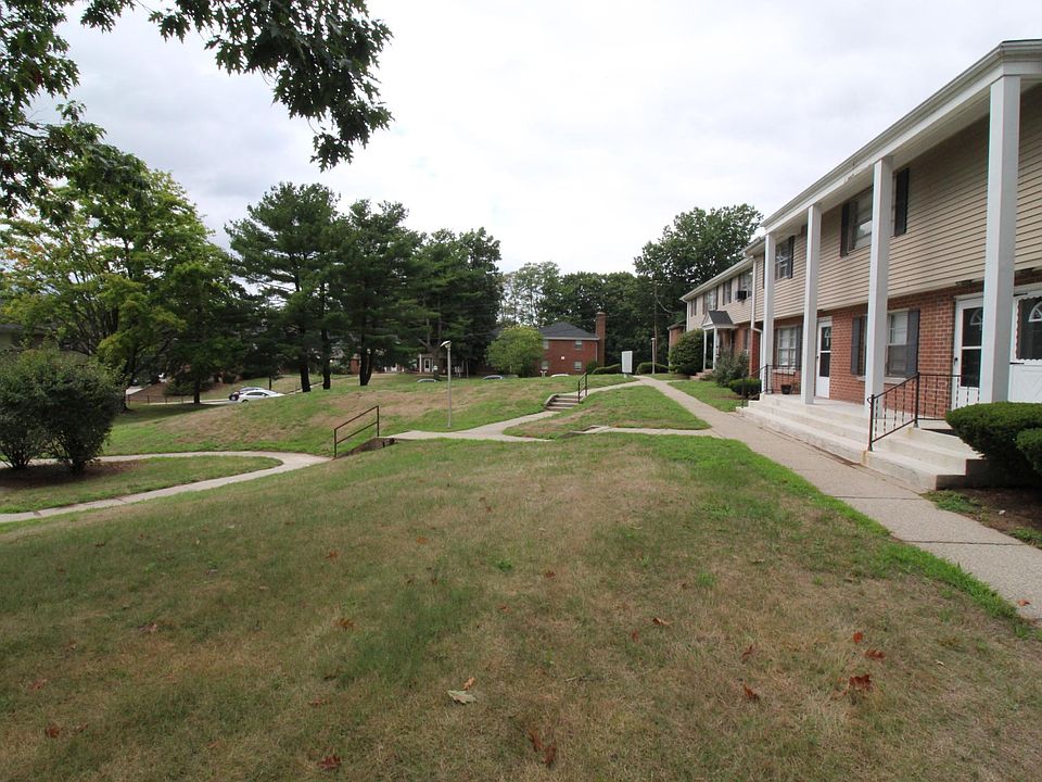 4 Goslee Dr Manchester, CT | Zillow