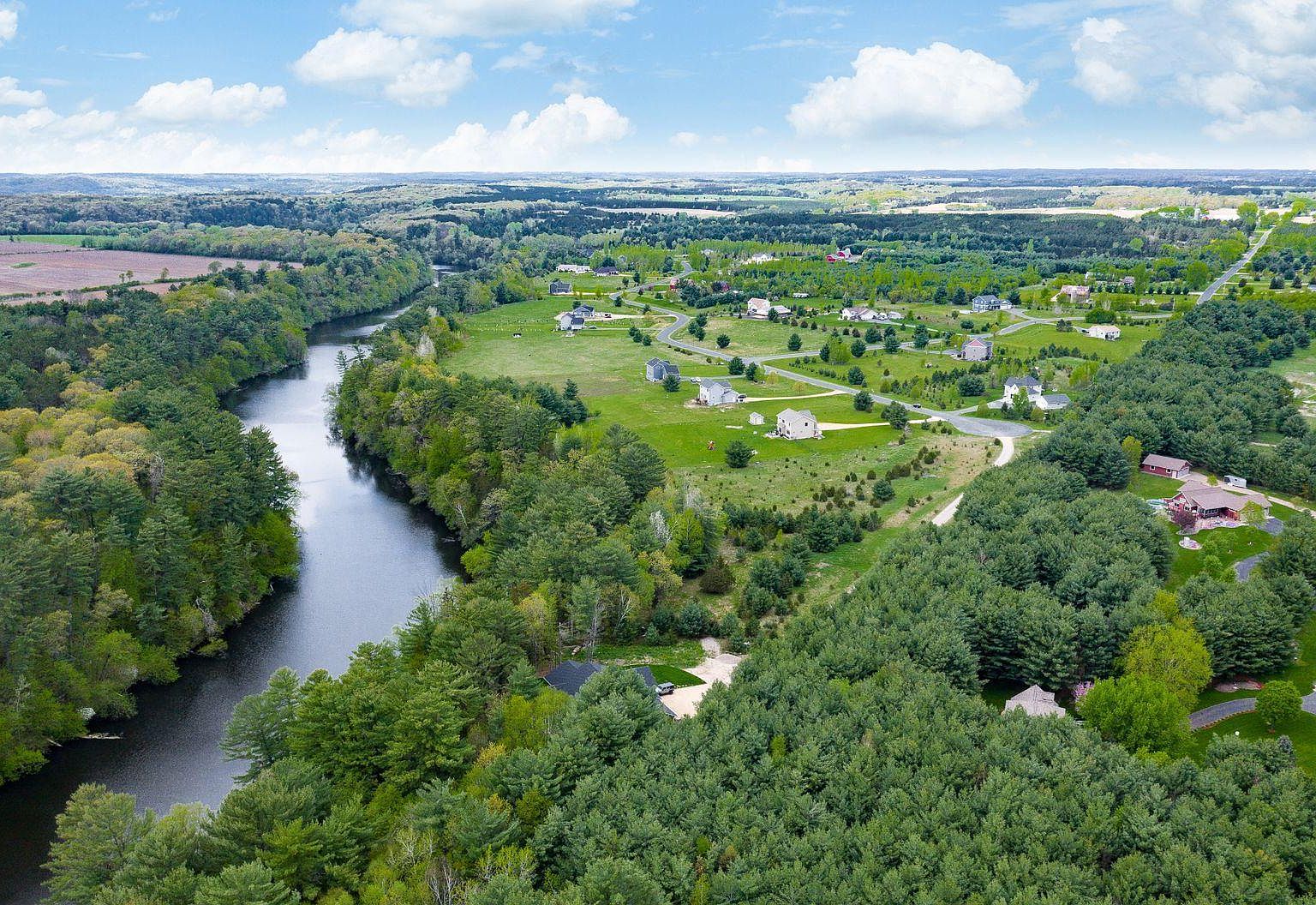 1958 57th St, Somerset, WI 54025 | Zillow