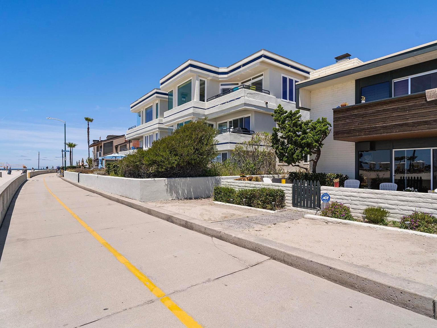 2689 Ocean Front Walk, San Diego, CA 92109 | Zillow