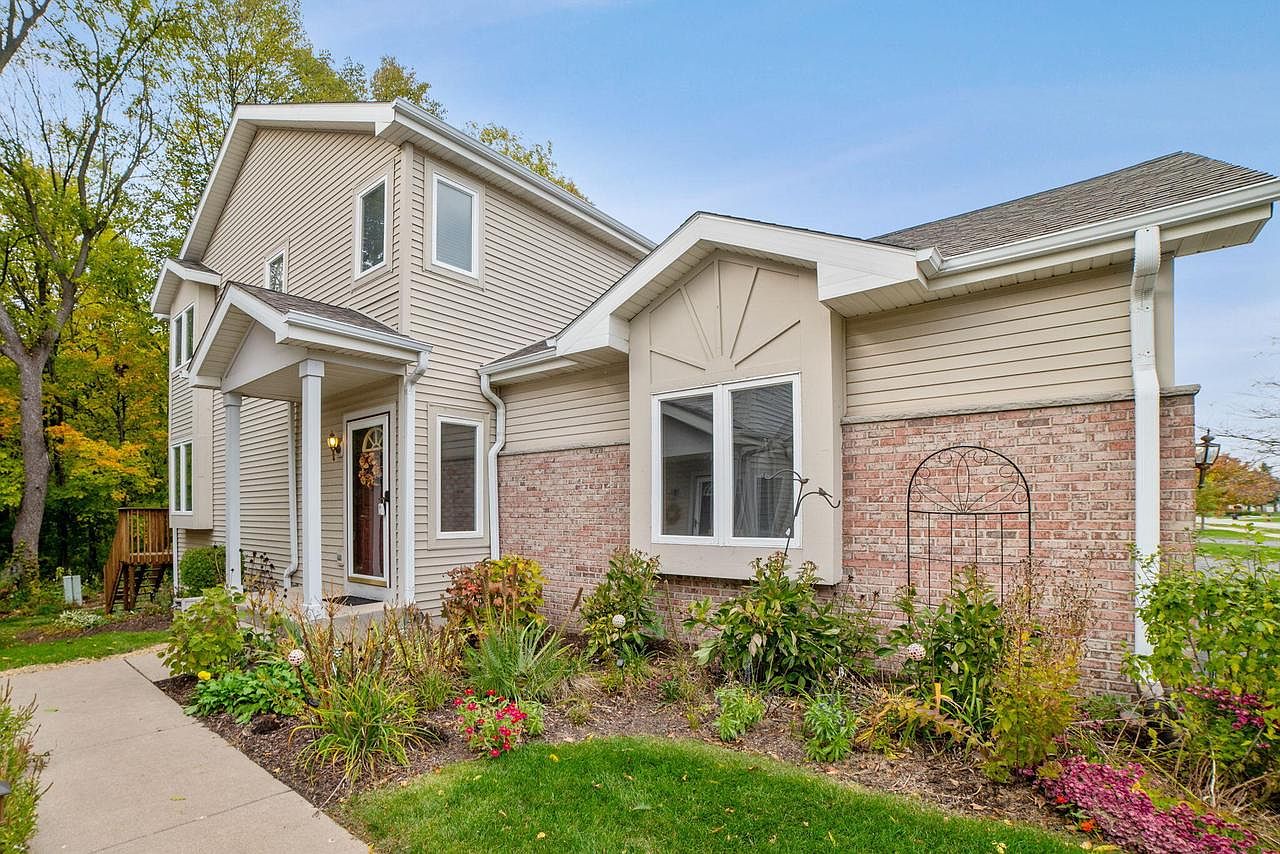 4681 South Hunter LANE, New Berlin, WI 53151 | Zillow