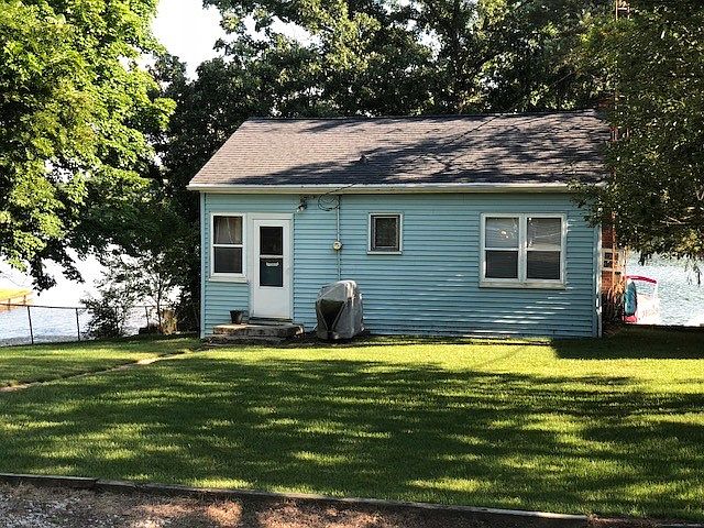 18351 Kickapoo Ln, Hudson, IL 61748 | Zillow