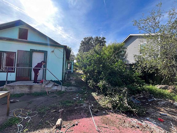 1218 Benavides St, Laredo, TX 78040 | MLS #20241083 | Zillow