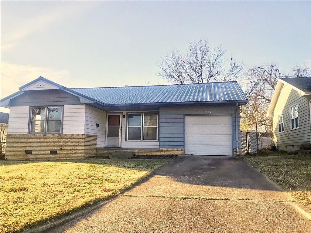 1223 E Rose Dr, Shawnee, OK 74804 | Zillow