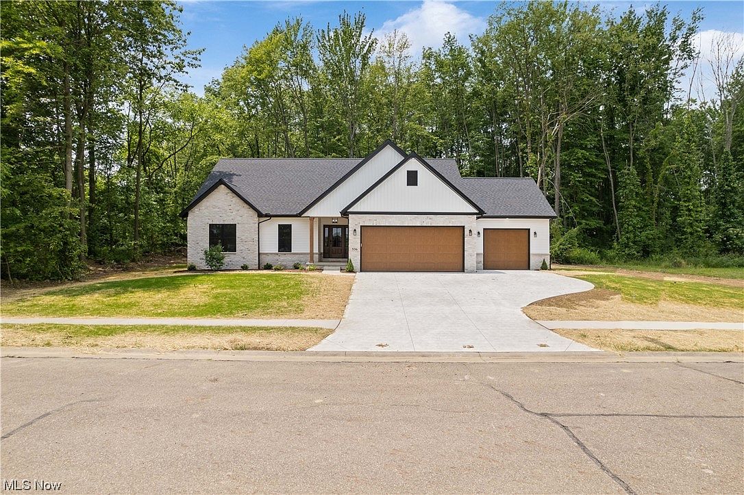 536 Lakewood Dr E, Canal Fulton, OH 44614 | Zillow