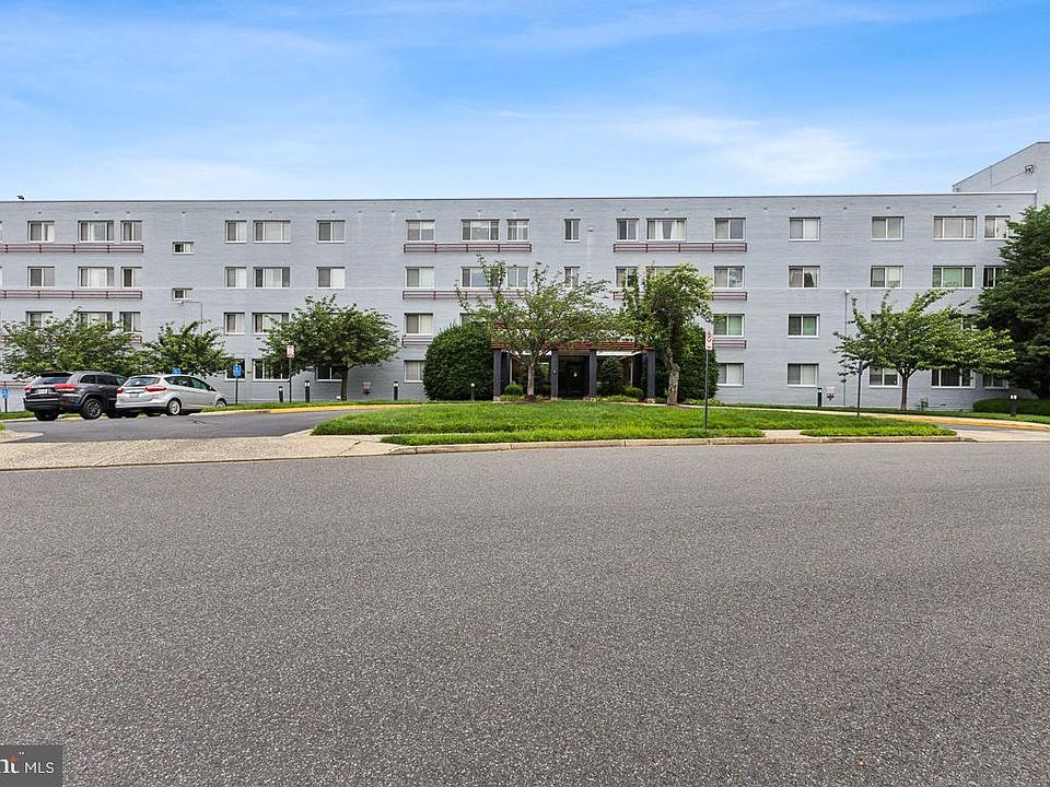 Stratton House Condominiums - 3601 5th St S Arlington VA | Zillow