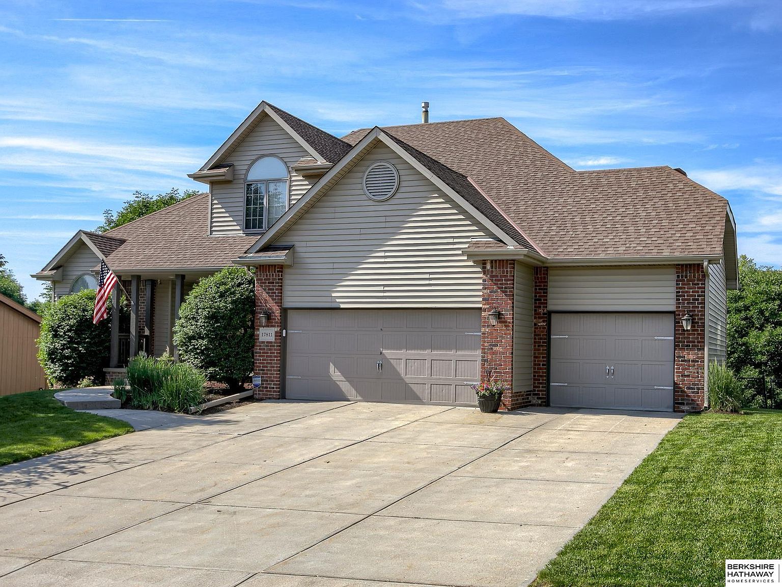 17811 Shadow Ridge Dr, Omaha, NE 68130 | Zillow