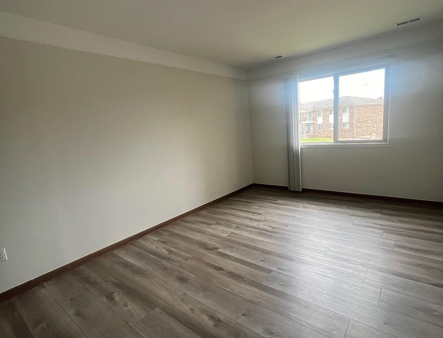 48567 Roma Valley Dr #E14, Utica, MI 48317 | Zillow