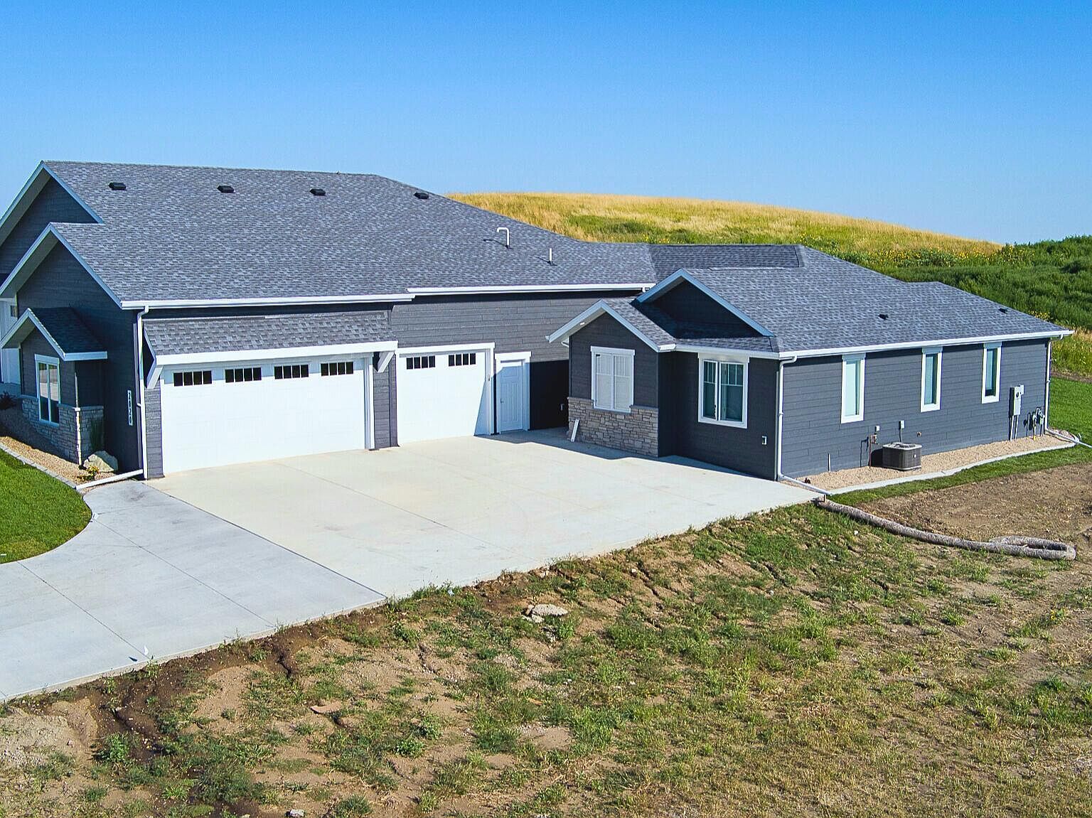 2020 Prairie Hawk Dr, Bismarck, ND 58503 | MLS #4018980 | Zillow