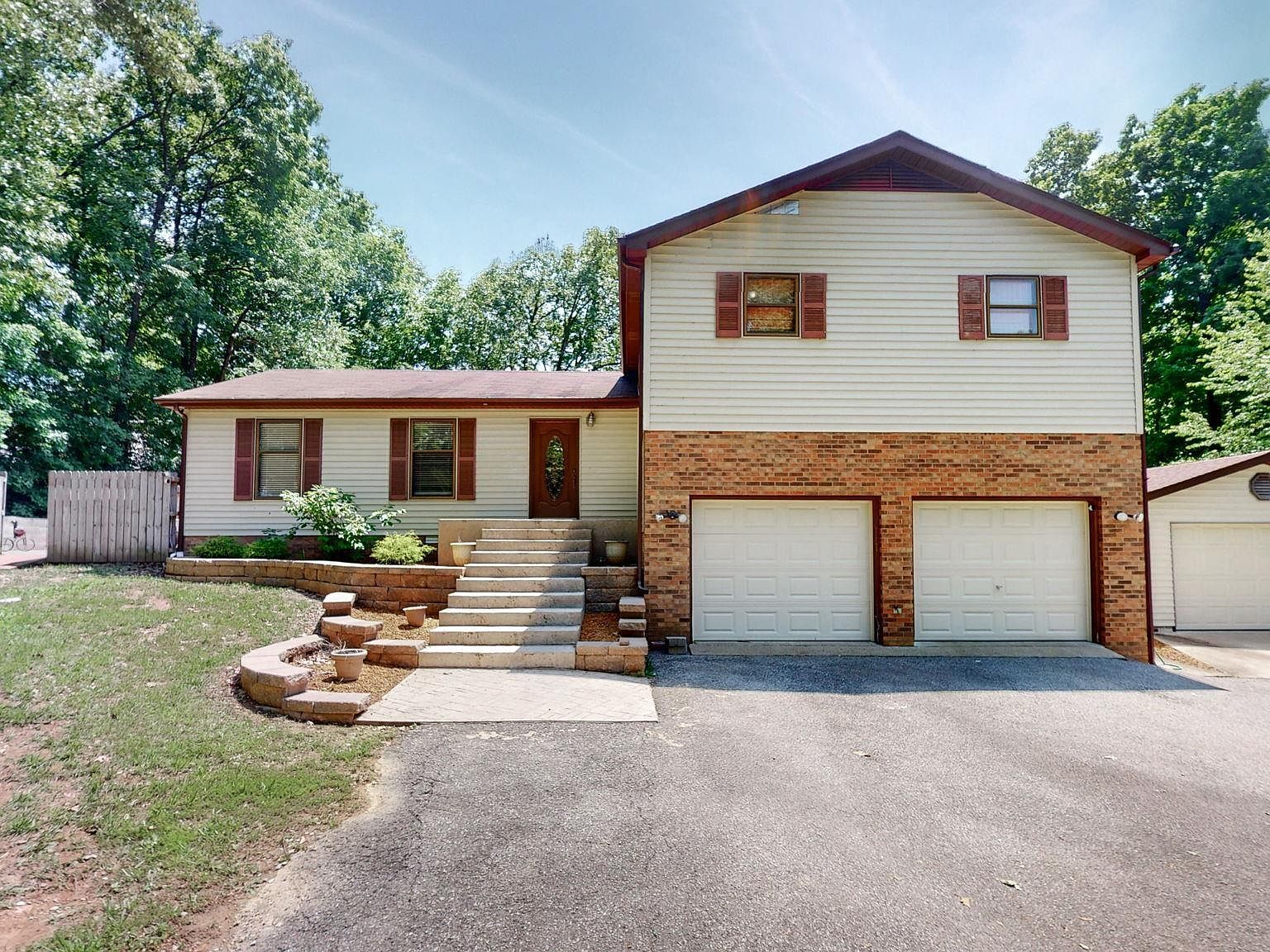 349 Princess Jennifer Dr, Calvert City, KY 42029 | Zillow