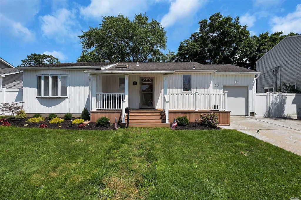 10 Terry Ln, Plainview, NY 11803 | Zillow