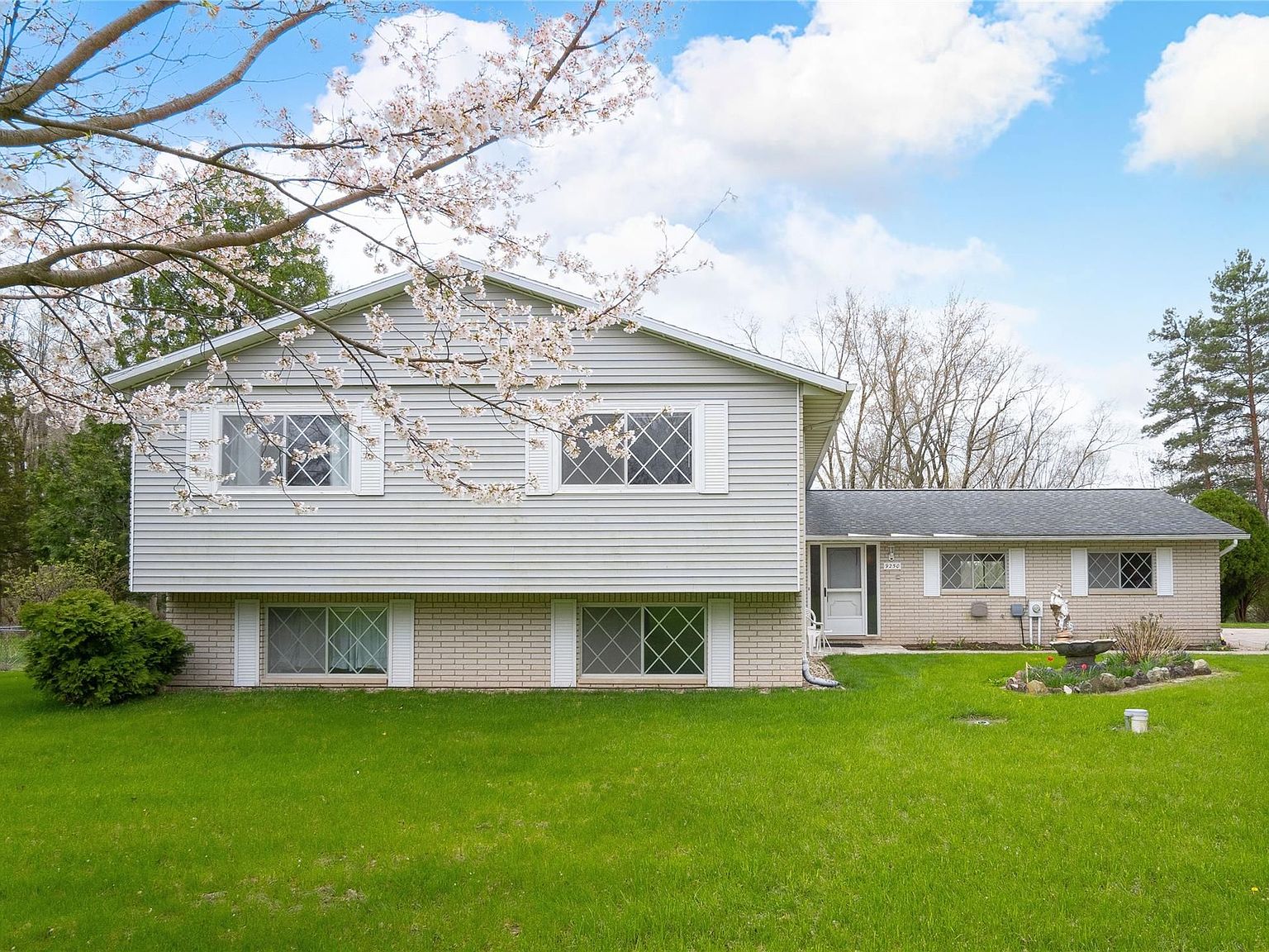 9250 Bennett Lake Rd, Fenton, MI 48430 | Zillow