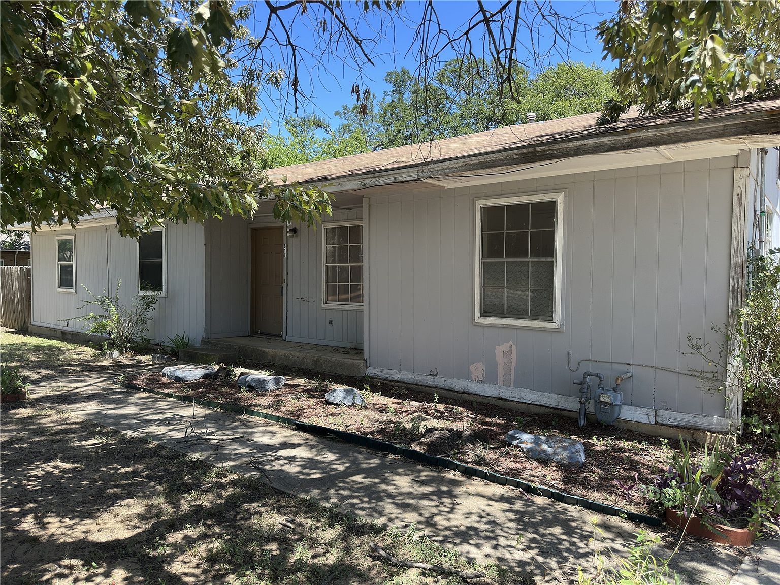 611 S Ruddell St, Denton, TX 76205 | MLS #21010205 | Zillow