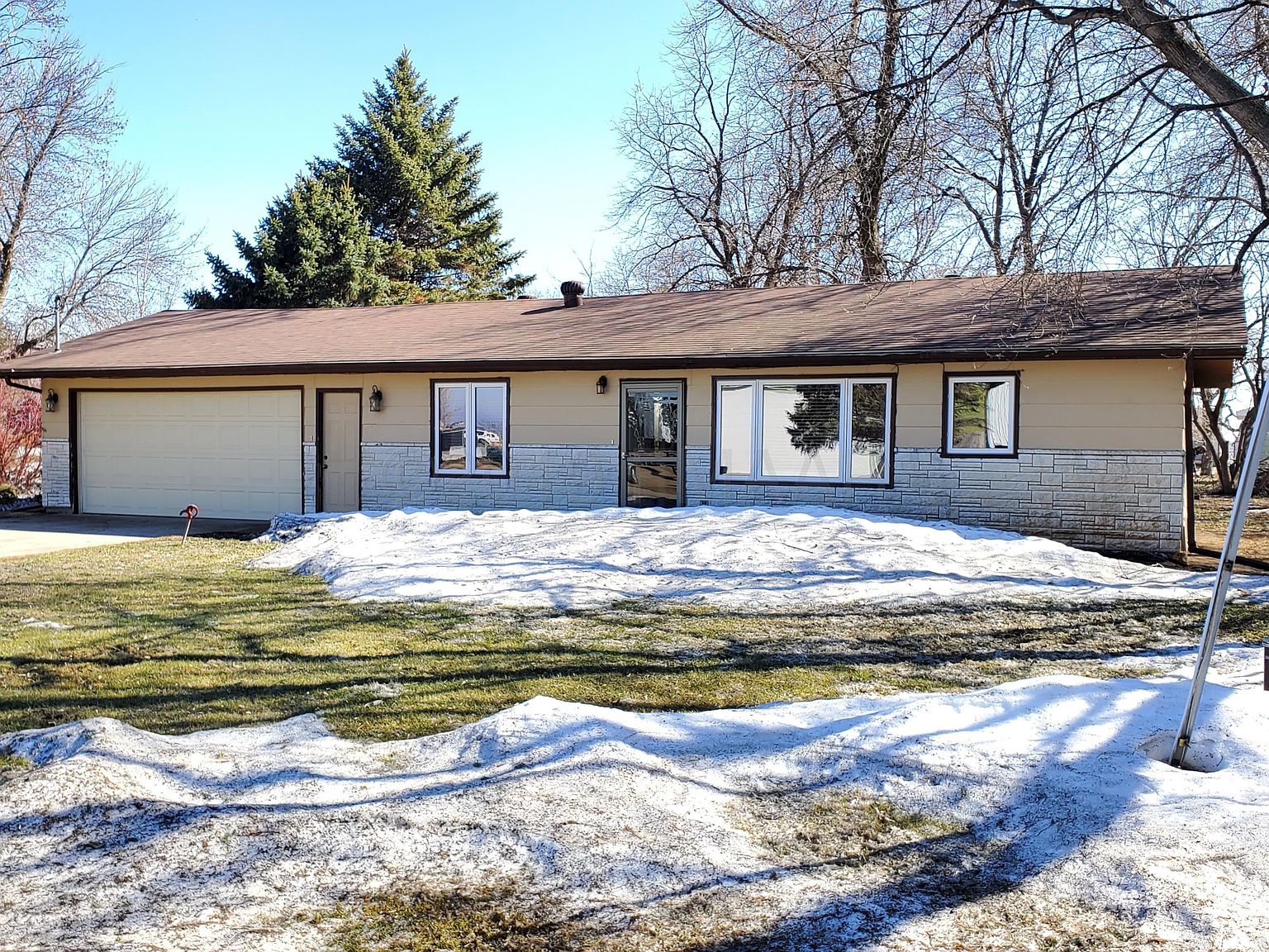 121 1st St S, Sabin, MN 56580 | Zillow