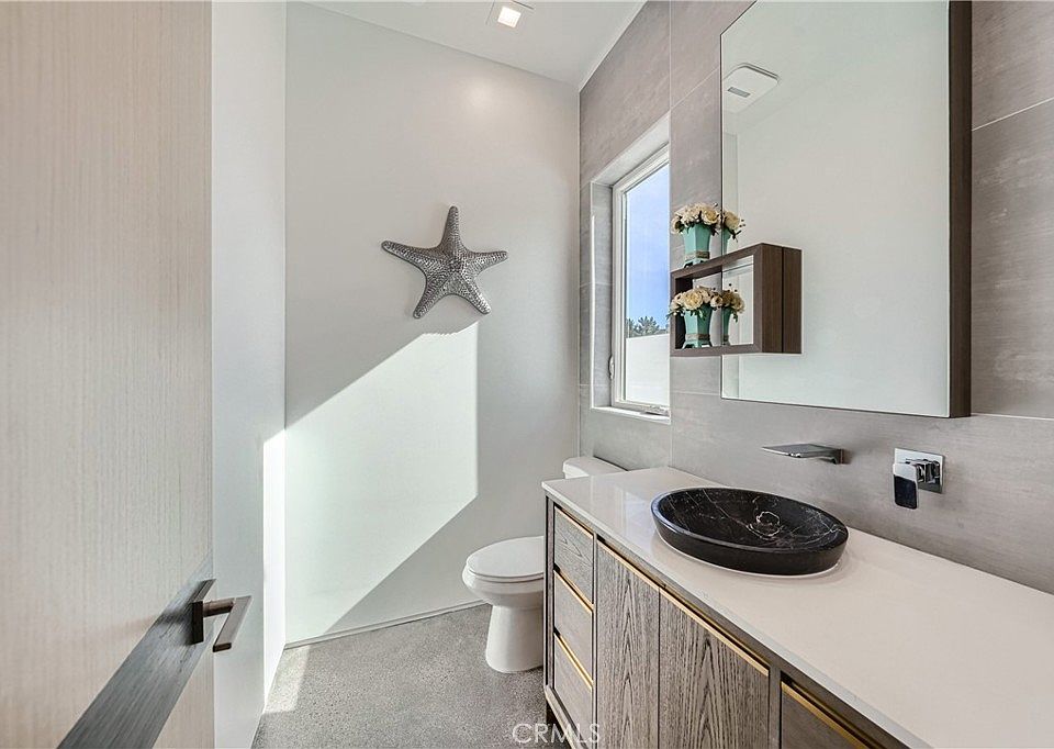 17241 Lynn Ln, Huntington Beach, CA 92649 | MLS #OC24022528 | Zillow