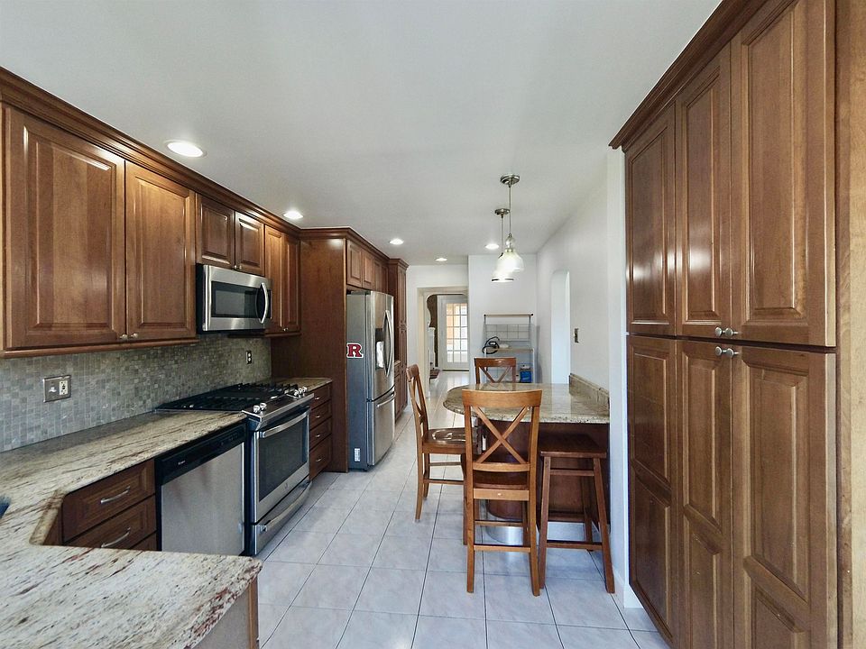 206 Front St, Secaucus, NJ 07094 | Zillow