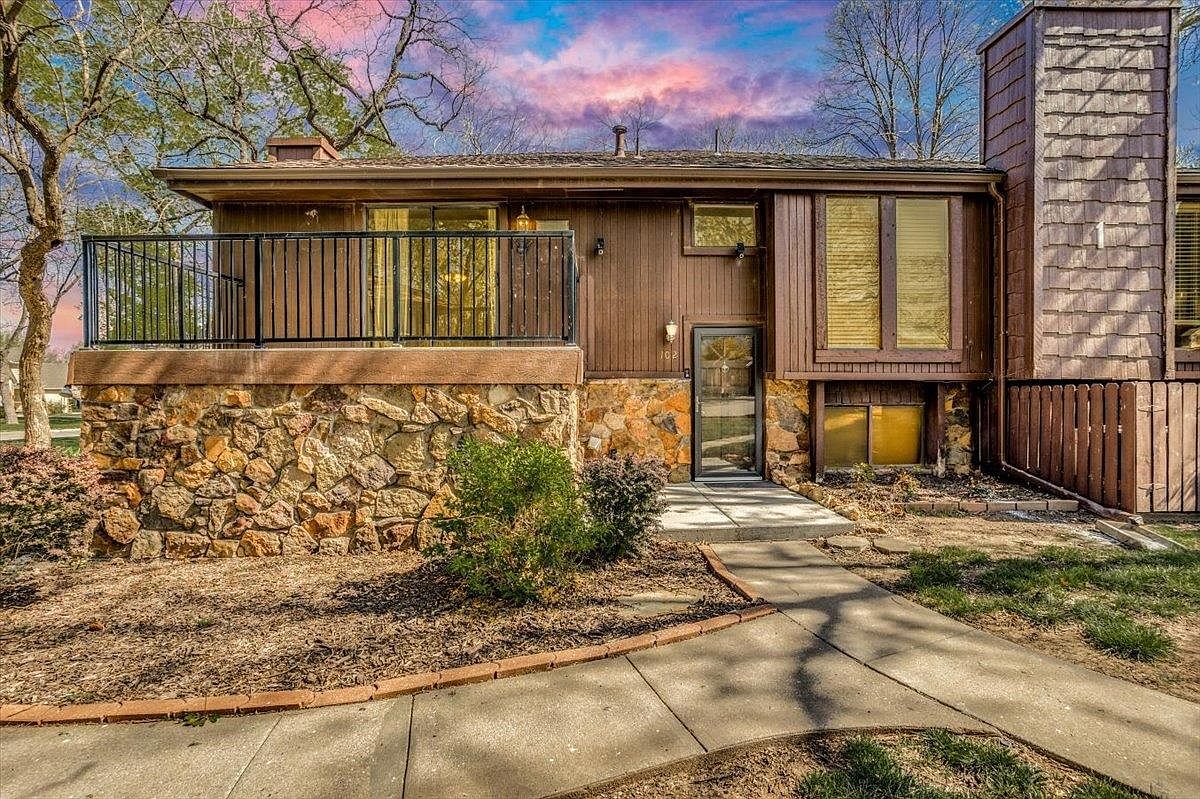 2421 S Yellowstone St APT 102, Wichita, KS 67215 | Zillow