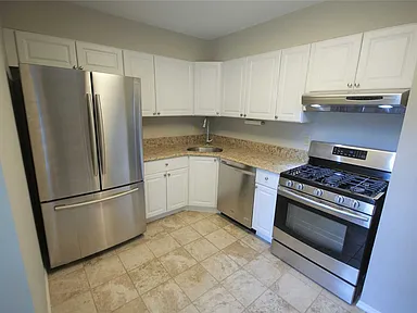 15 Willow Ct Selden NY | Zillow