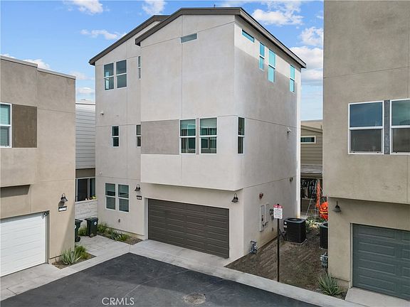 27422 Pioneer Ct, Valencia, CA 91381 | MLS #SR25003011 | Zillow