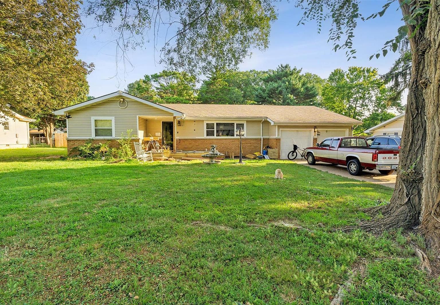 653 W Westview St, Springfield, MO 65807 | MLS #24053293 | Zillow