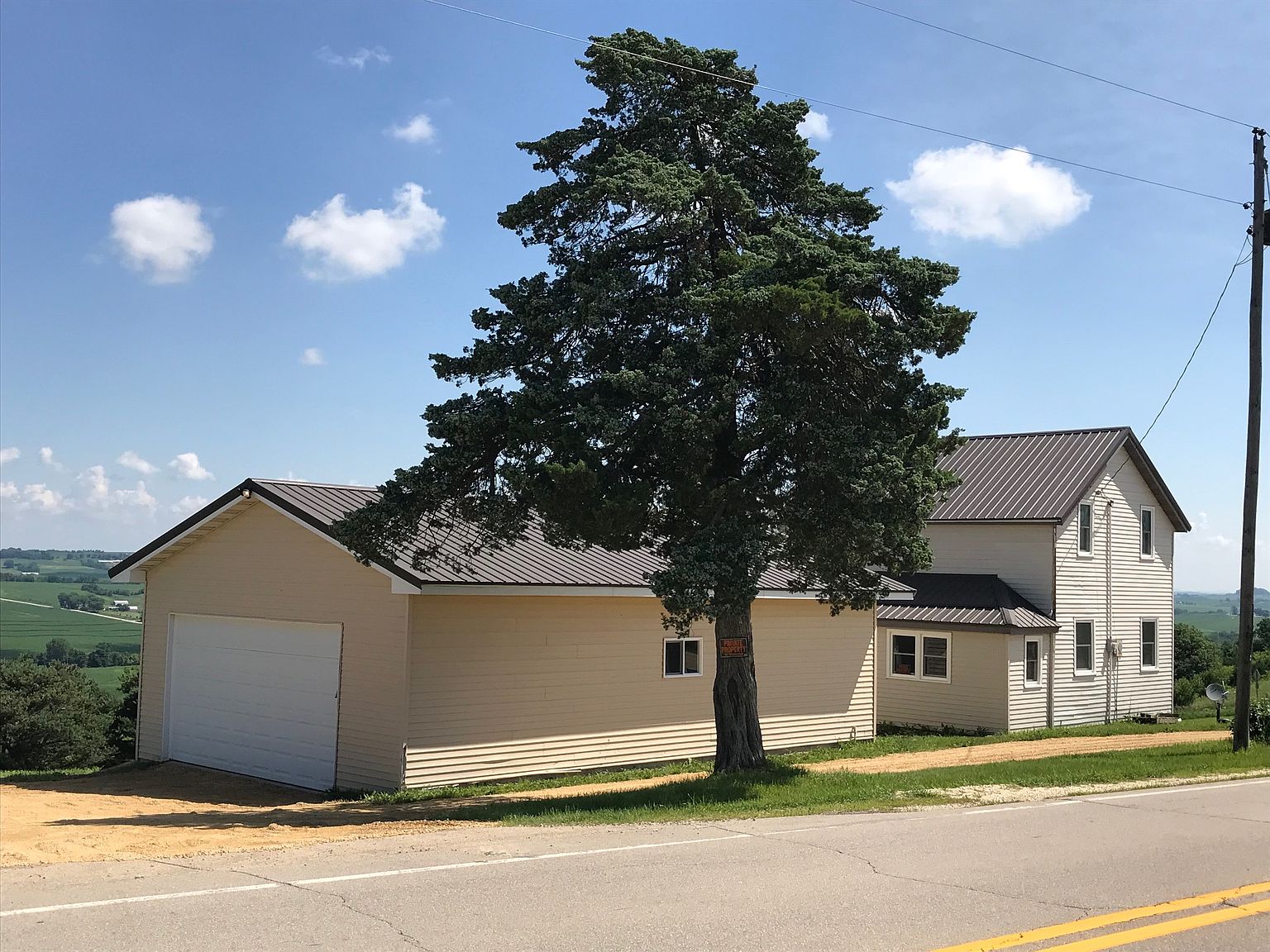 21467 Route 3, Durango, IA 52039 | Zillow