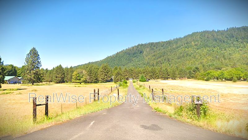 510 Junction Rd, Glendale, OR 97442 | Zillow