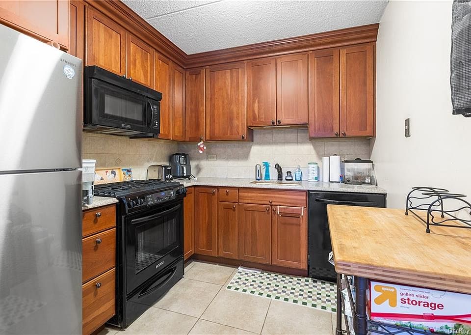 701 Pelham Rd New Rochelle NY | Zillow