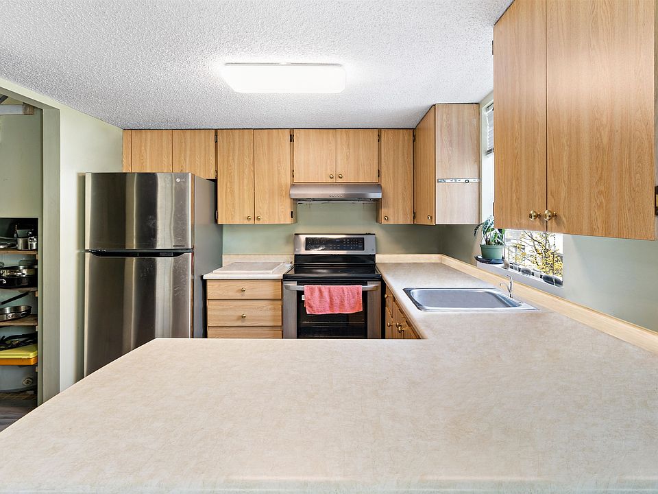 13316 71b Ave #201, Surrey, BC V3W 7Z4 | MLS #R2767072 | Zillow