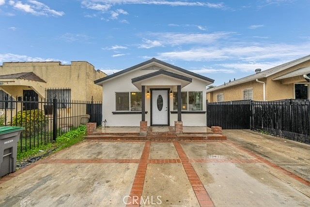 1735 W 37th Pl, Los Angeles, CA 90018 | MLS #DW24023879 | Zillow