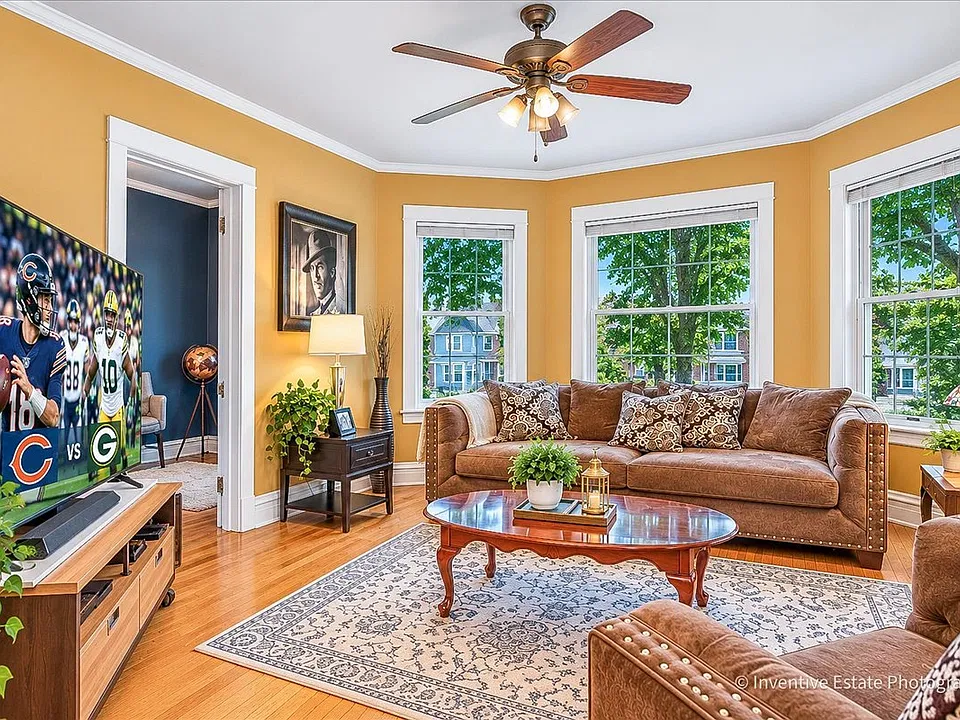 3657 N Hermitage Ave Chicago IL | Zillow