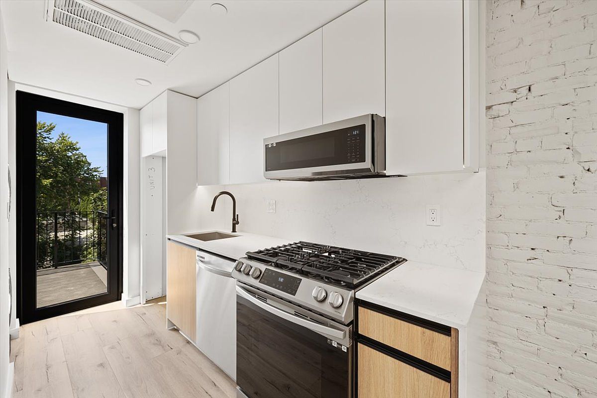 653 E 7th St FLOOR 3, Boston, MA 02127 | Zillow