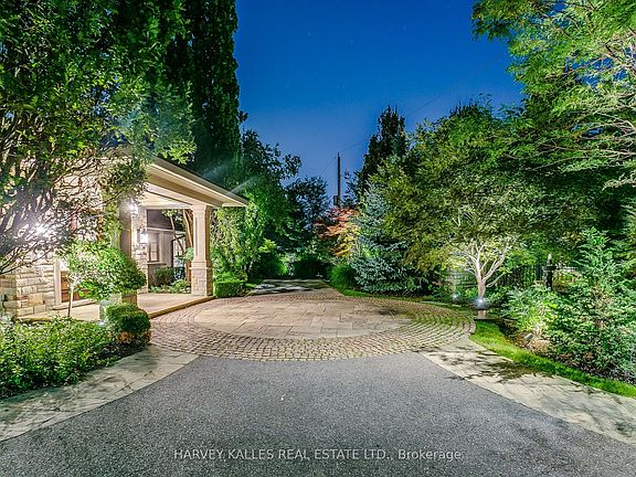 98 Old Colony Rd #C12, Toronto, ON M2L 2K2 | Zillow