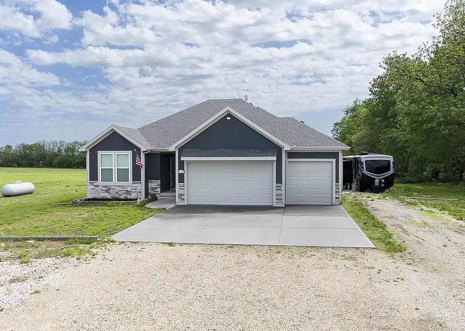 20196 207th St, Tonganoxie, KS 66086 | MLS #2616787 | Zillow