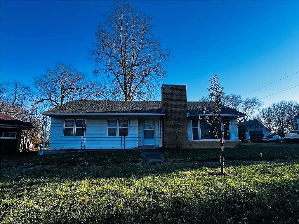606 Main St, Effingham, KS 66023 | Zillow