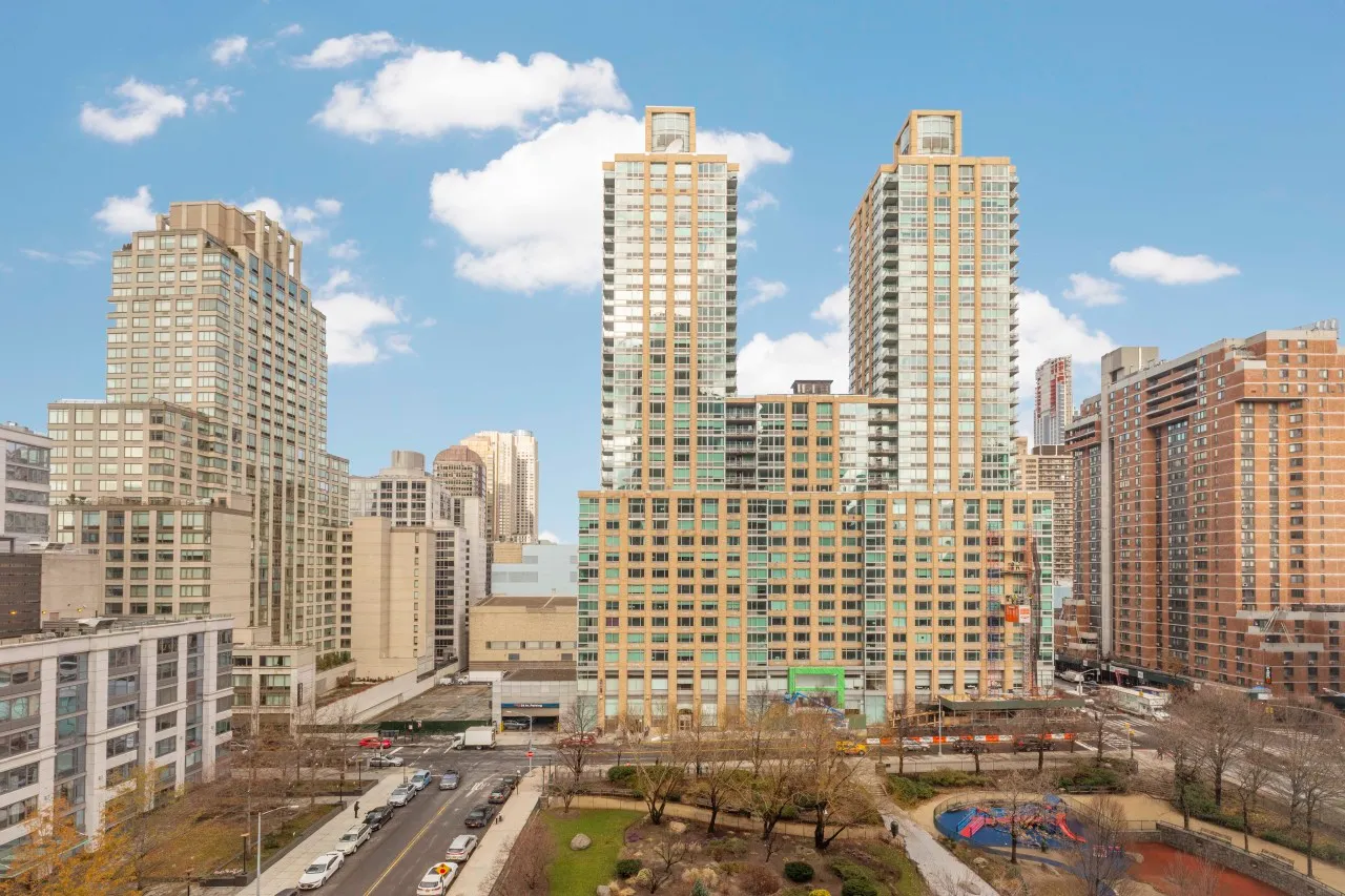 75 West End Avenue #R11F in Lincoln Square, Manhattan | StreetEasy