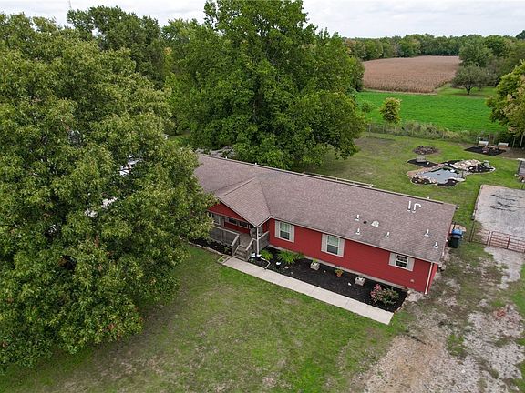 304 N 1st St, Ridge Farm, IL 61870 | MLS #6229555 | Zillow