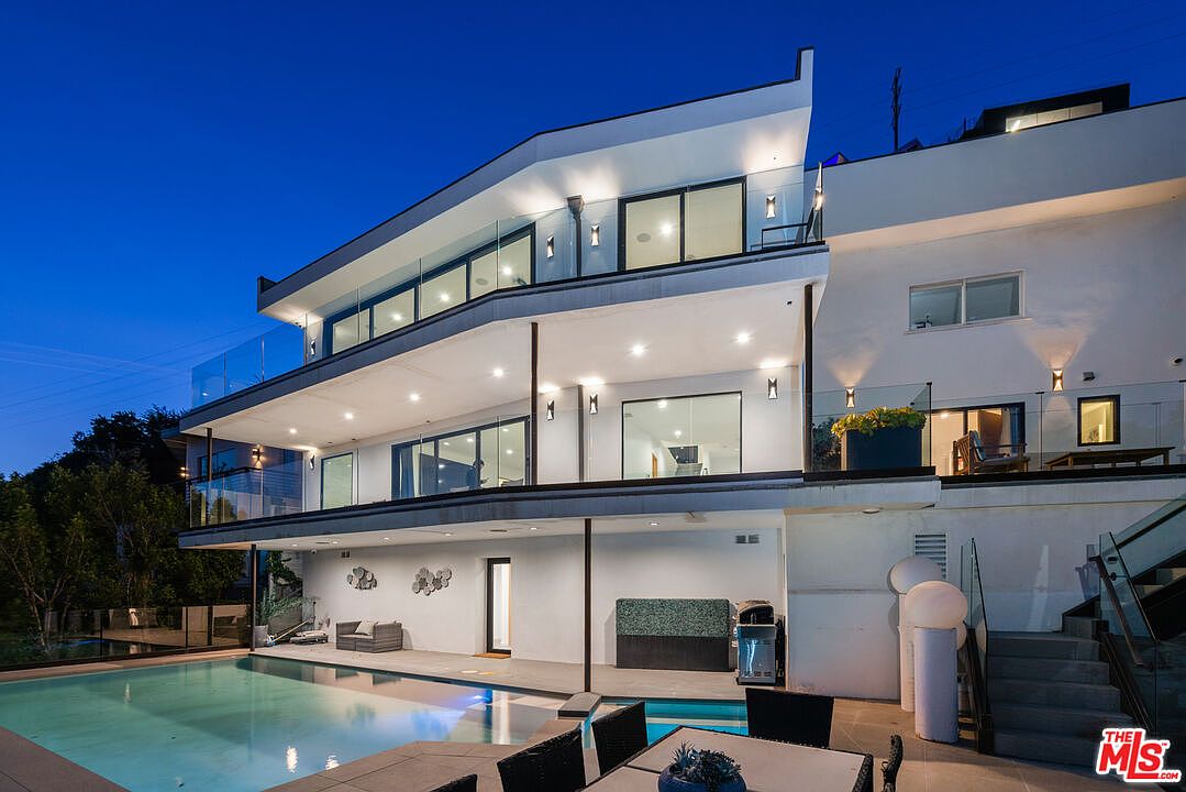 1672 Mountcrest Ave, Los Angeles, CA 90069 | MLS #24-348305 | Zillow