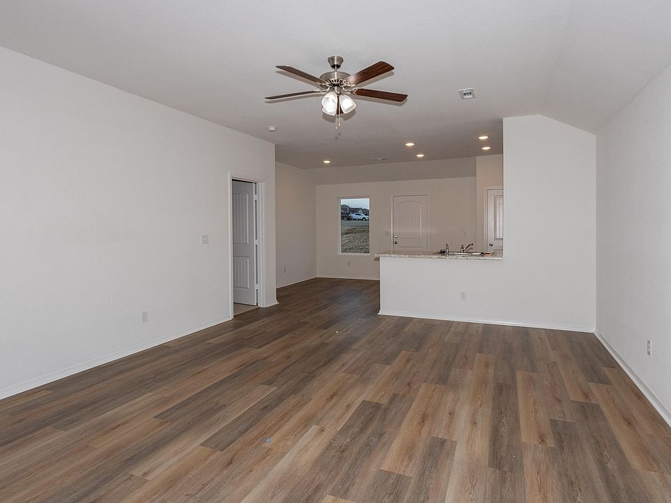 8000 White Spruce Trl, Bauxite, AR 72011 | Zillow