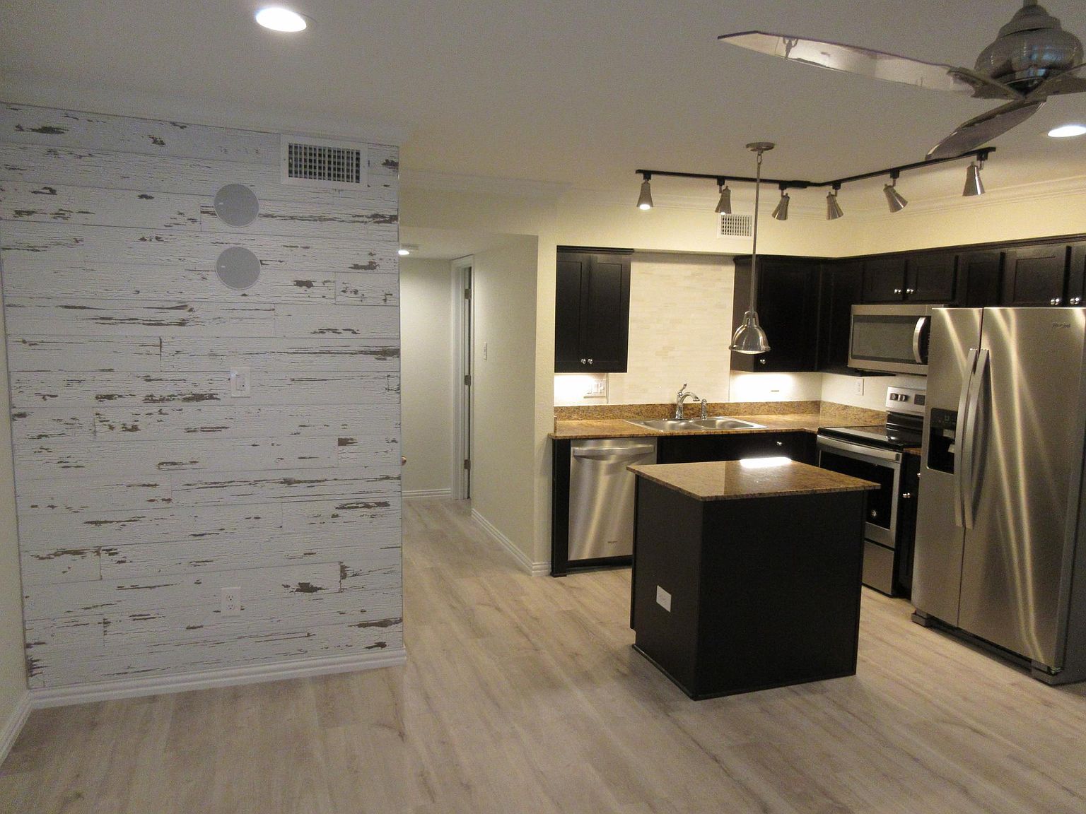 300 Pecore St APT 9, Houston, TX 77009 | Zillow