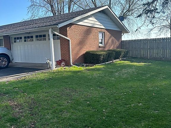 204 Gilmore Ave, Le Roy, IL 61752 | Zillow