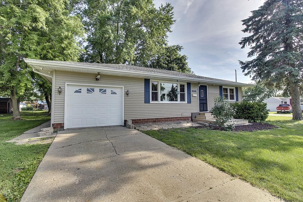 215 W 2nd St, Harcourt, IA 50544 | Zillow
