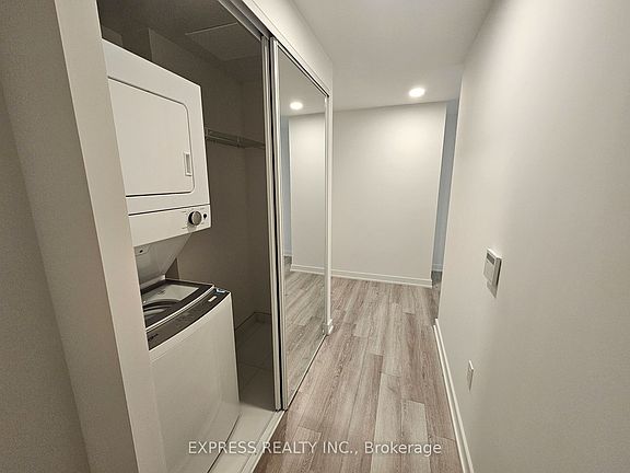 238 Simcoe St #1806, Toronto, ON M5T 0E2 | Zillow