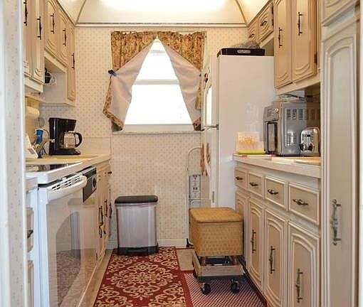 875 North Dr APT D, Delray Beach, FL 33445 | MLS #F10426141 | Zillow