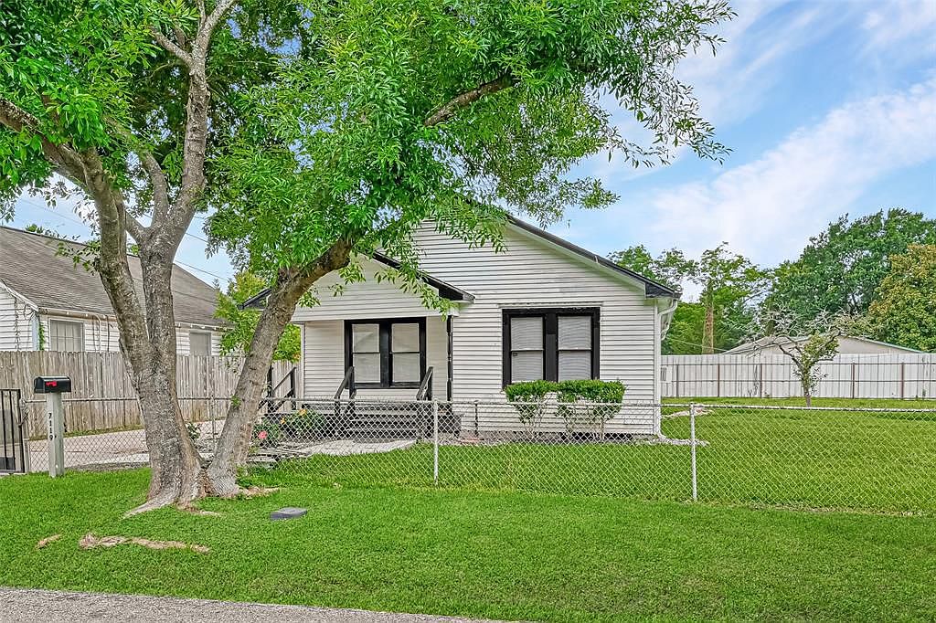 7119 Farnsworth St, Houston, TX 77022 | Zillow